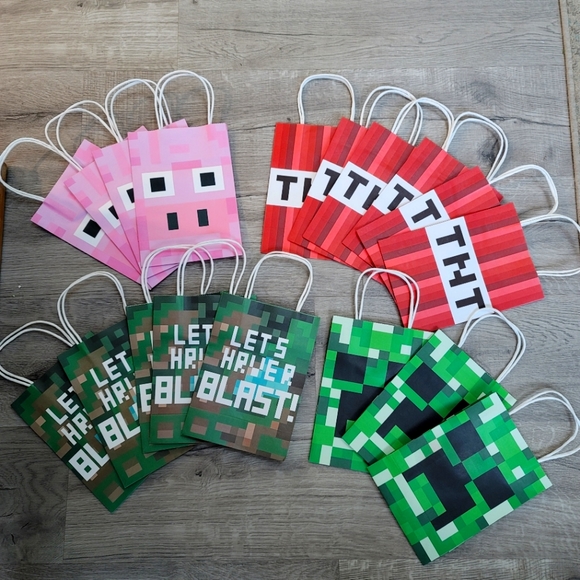 Minecraft | Other | 8 Minecraft Party Favor Bags Creepers Piggy Ect ...